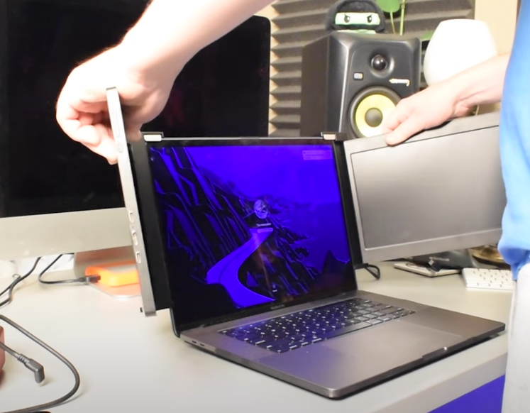 Hey Designers! Check Out This Cool Three-screen Laptop We Got for Ya ...